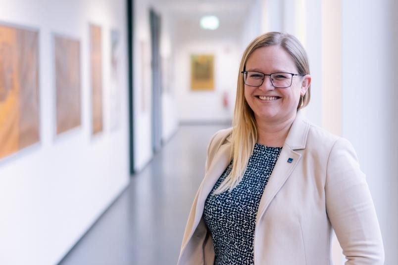 Andrea Kirsch investigates oxides as future energy materials - UA Ruhr